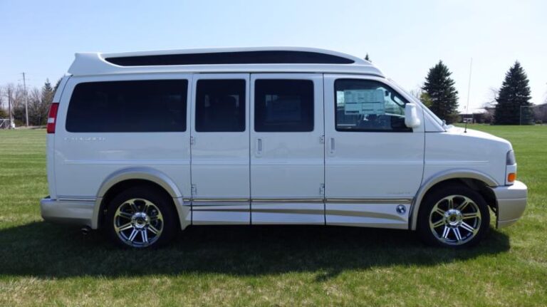 Chevy GMC Summit White - Explorer Van